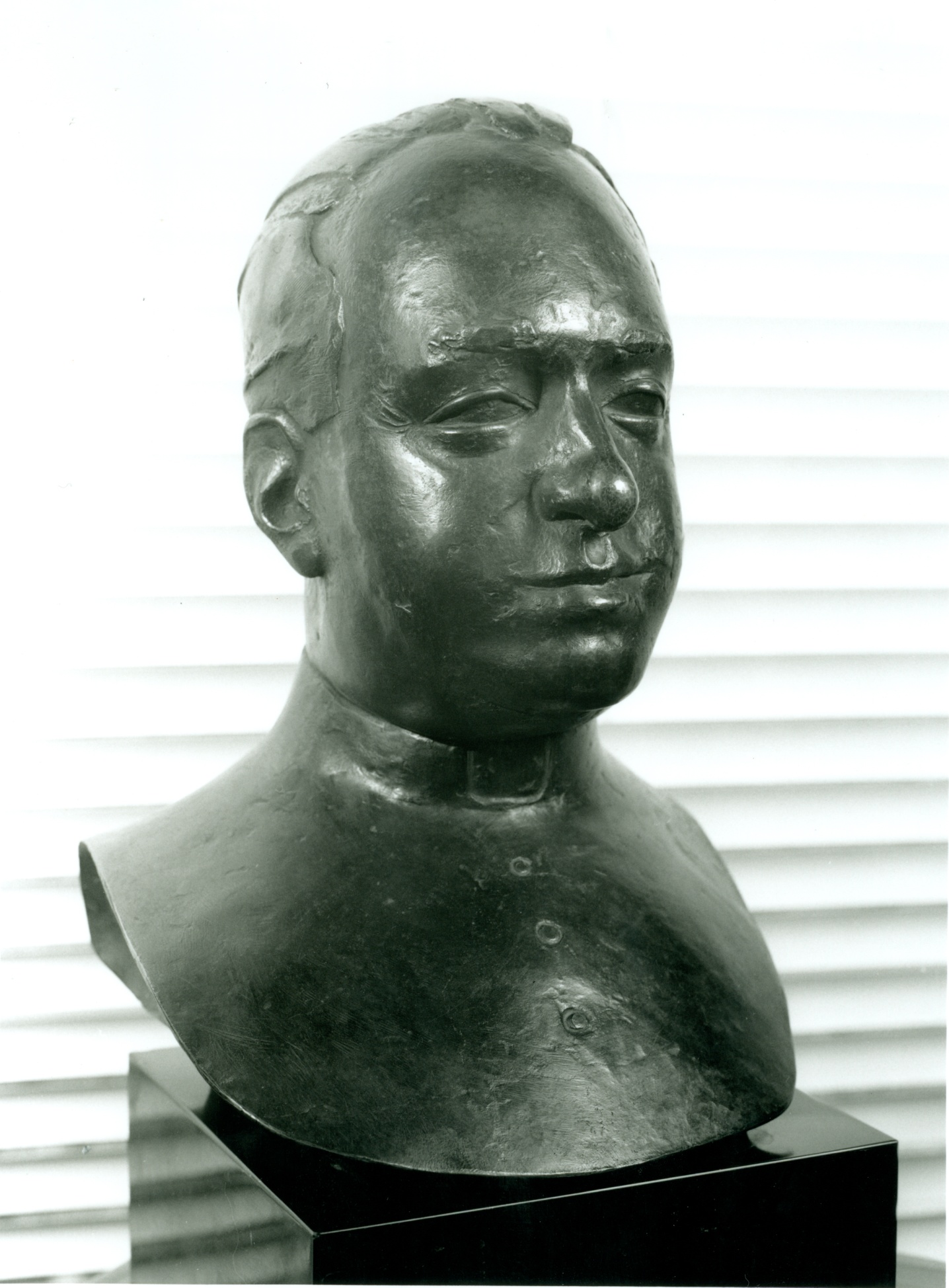 Buste de Georges Lemaître – Patrimoine artistique – Les Trésors de l ...